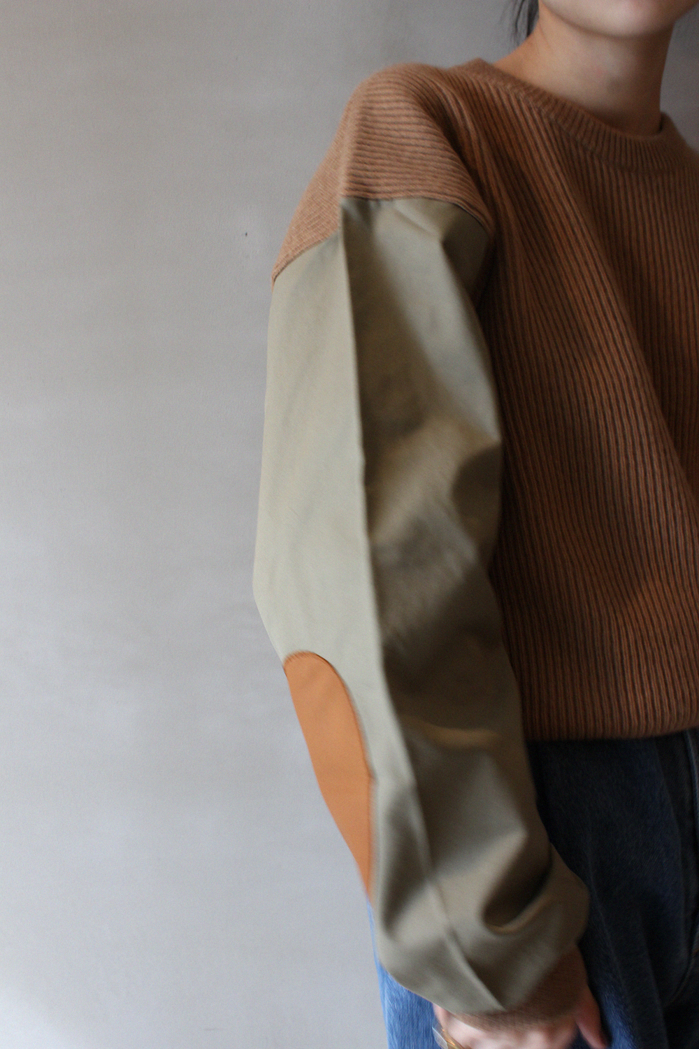 Cristaseya - CAMEL SWEATER WITH LEATHER PATCH: VIOLA STELLA Cristaseya - CAMEL SWEATER WITH LEATHER PATCH: VIOLA STELLA